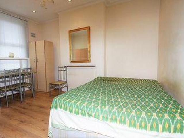 2 Bedrooms Flat for rent in Browning Road, Manor Park, London. E12