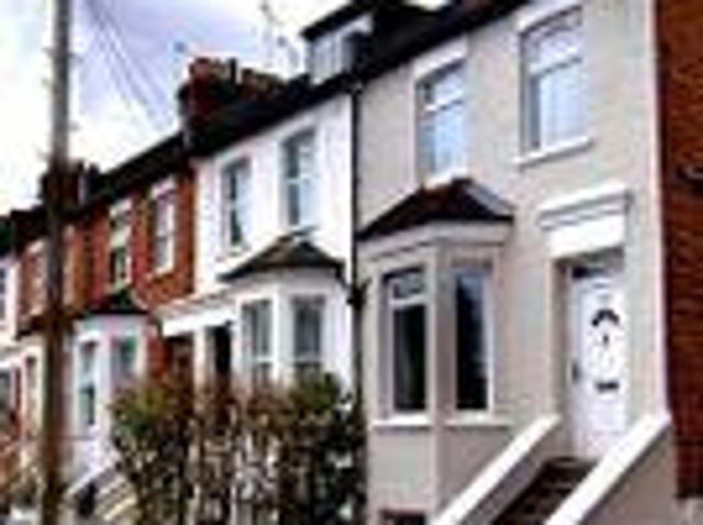 2 Bedrooms Flat for rent in Brownlow Road, Finchley N3