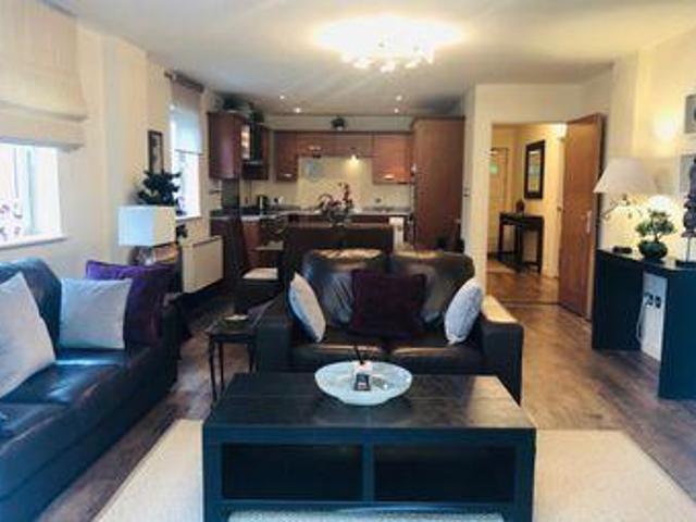 2 Bedrooms Flat for rent in Bute Crescent, Cardiff CF10