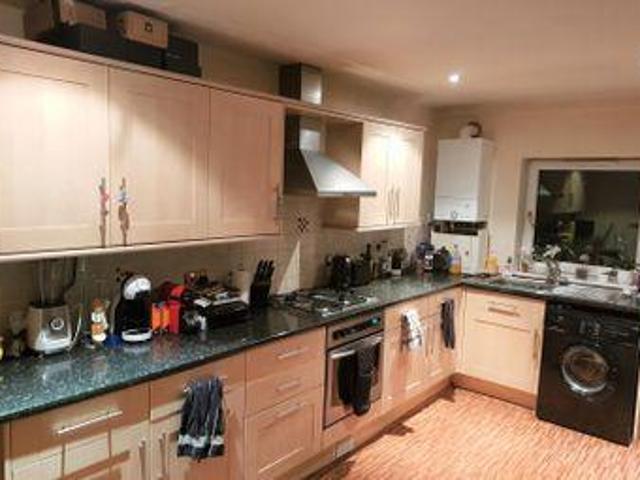 2 Bedrooms Flat for rent in Butlers View, Boothtown, Halifax HX3