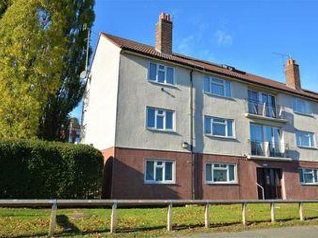 2 Bedrooms Flat for rent in Butterbowl Gardens, Leeds LS12