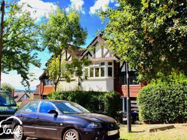 2 Bedrooms Flat for rent in Buck Lane, London NW9