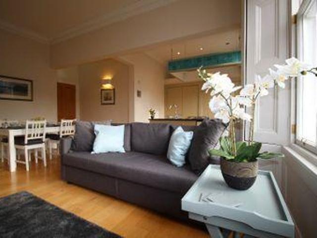 2 Bedrooms Flat for rent in Buckingham Terrace, West End, Edinburgh EH4