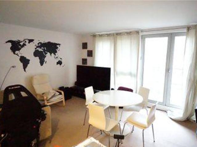 2 Bedrooms Flat for rent in Buckler Court, Holloway, London N7