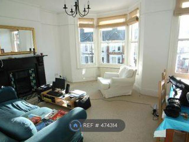 2 Bedrooms Flat for rent in Buchanan Gardens, London NW10