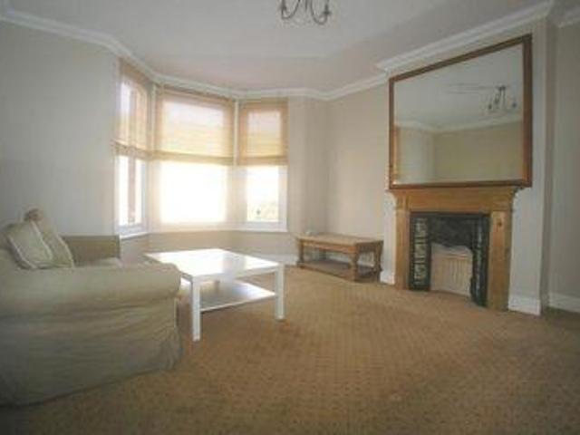 2 Bedrooms Flat for rent in Burghley Road, London N8