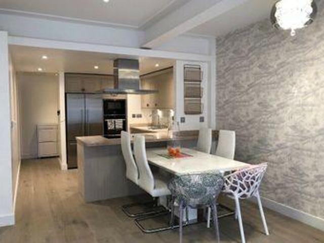 2 Bedrooms Flat for rent in Burford Road, Stratford E15