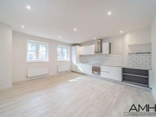 2 Bedrooms Flat for rent in Burleigh Way, Enfield EN2