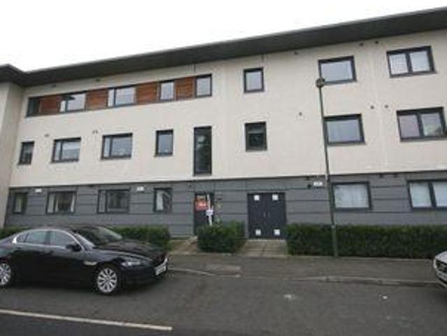 2 Bedrooms Flat for rent in Burnbrae Drive, East Craigs, Edinburgh EH12