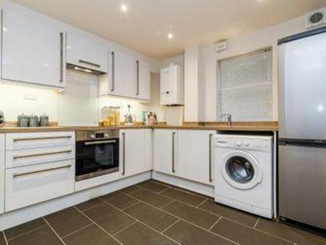 2 Bedrooms Flat for rent in Burnt Ash Hill, London SE12