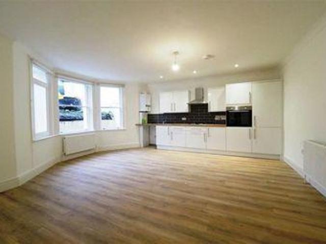 2 Bedrooms Flat for rent in Burrage Road, Woolwich, London SE18