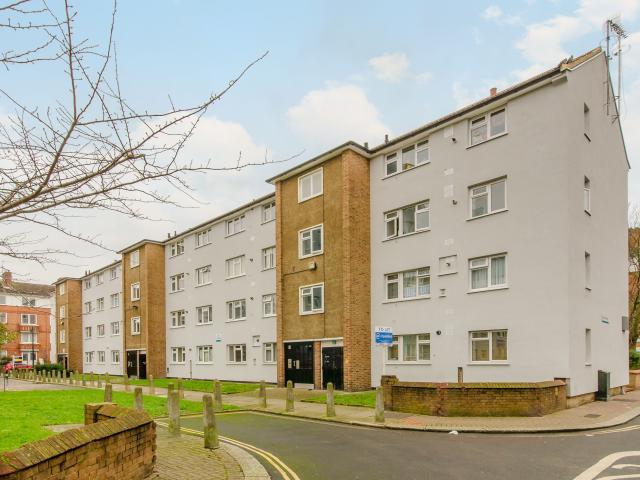 2 Bedrooms Flat for Rent in Burton House | Foxtons
