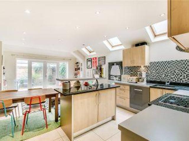 2 Bedrooms Flat for rent in Byam Street, London SW6