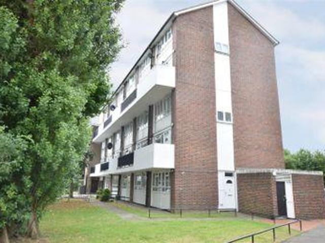 2 Bedrooms Flat for rent in Byegrove Road, Colliers Wood, London SW19