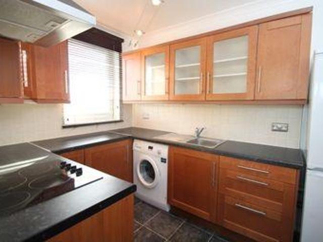 2 Bedrooms Flat for rent in Byron House, Porchester Mead, Beckenham BR3