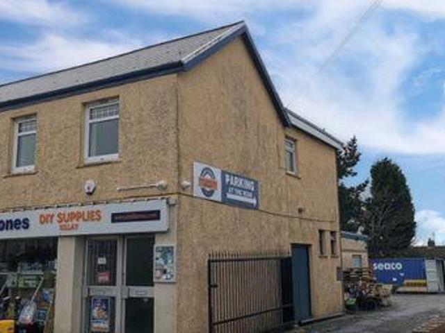 2 Bedrooms Flat for rent in Gower Road, Killay, Swansea SA2