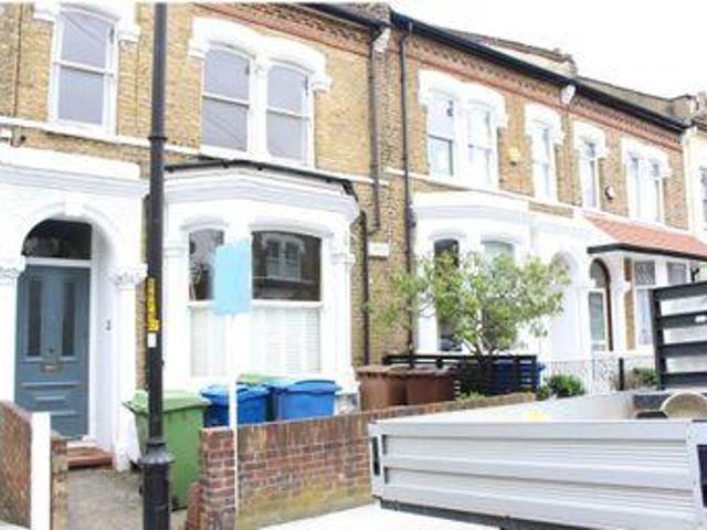 2 Bedrooms Flat for rent in Gowlett Rd, London SE15