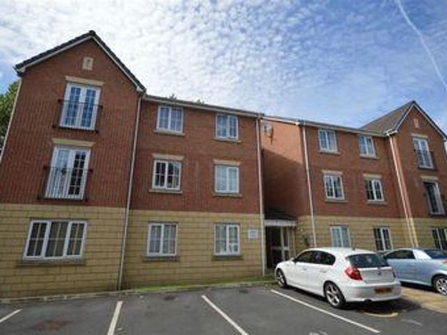 2 Bedrooms Flat for rent in Godolphin Close, Eccles, Manchester M30