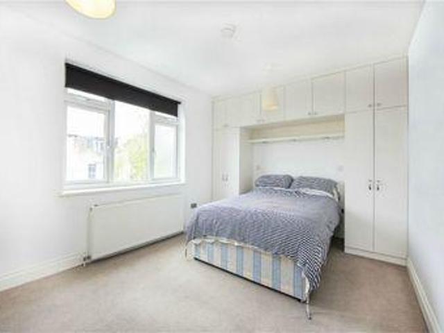 2 Bedrooms Flat for rent in Godolphin Road, Shepherds Bush, London W12
