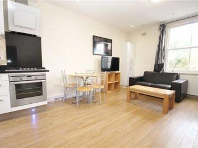 2 Bedrooms Flat for rent in Godolphin Road, Shepherds Bush W12
