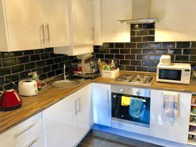 2 Bedrooms Flat for rent in Golders Way, London NW11
