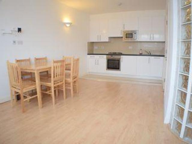 2 Bedrooms Flat for rent in Golders Green Road, Golders Green, London NW11