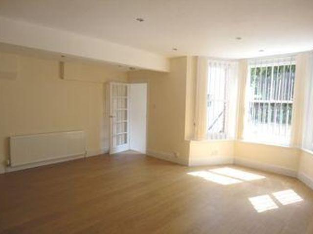 2 Bedrooms Flat for rent in Goldhurst Terrace, South Hampstead, London NW6
