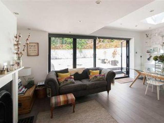 2 Bedrooms Flat for rent in Goldsmith Road, London W3