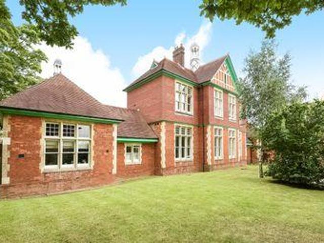 2 Bedrooms Flat for rent in Goldsmith Way, St.Albans AL3