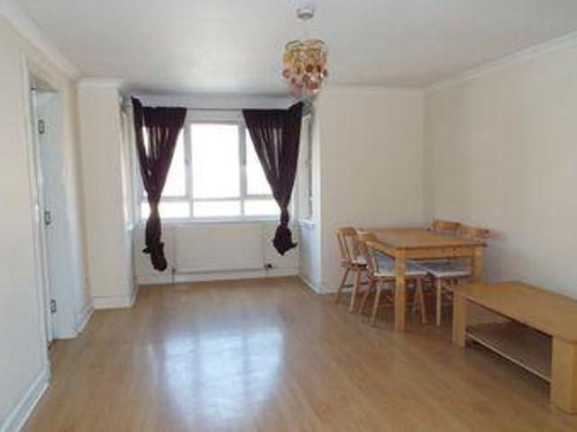 2 Bedrooms Flat for rent in Golfhill Drive, Glasgow G31