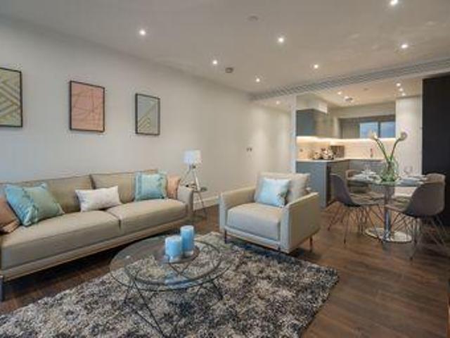 2 Bedrooms Flat for rent in Goodman Fields, Aldgate, London E1