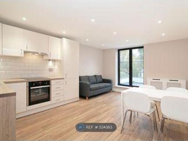 2 Bedrooms Flat for rent in Goodrich Road, London SE22
