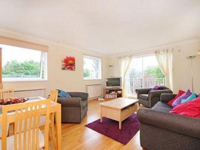 2 Bedrooms Flat for rent in Gordon Road, London W5