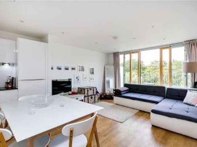 2 Bedrooms Flat for rent in Gorleston Street, West Kensington, London W14