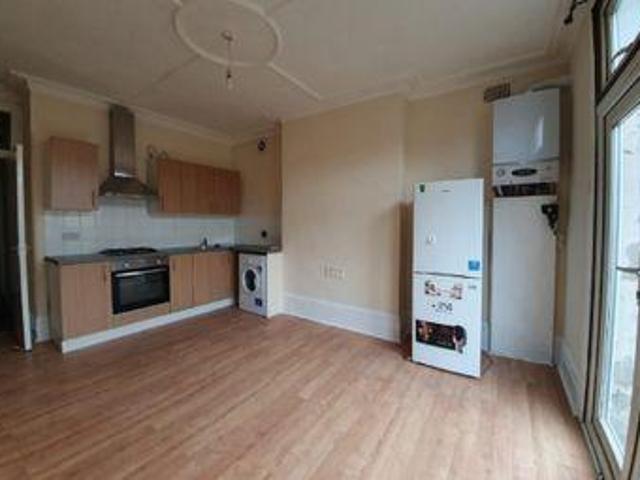 2 Bedrooms Flat for rent in Gorringe Park Avenue, Mitcham CR4