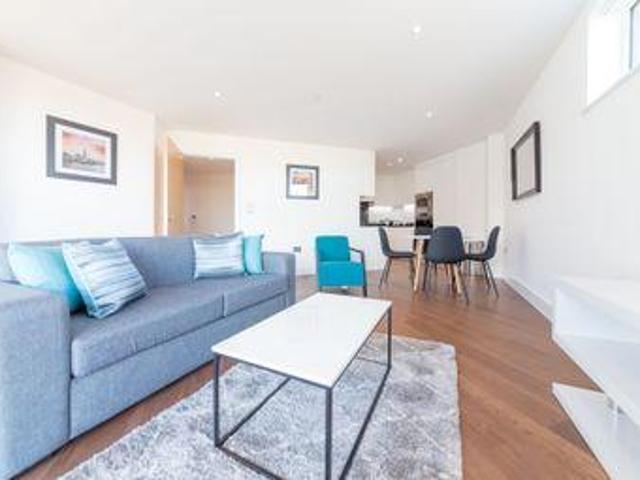 2 Bedrooms Flat for rent in Gateway Tower, 28 Western Gateway, Royal Victoria, London E16