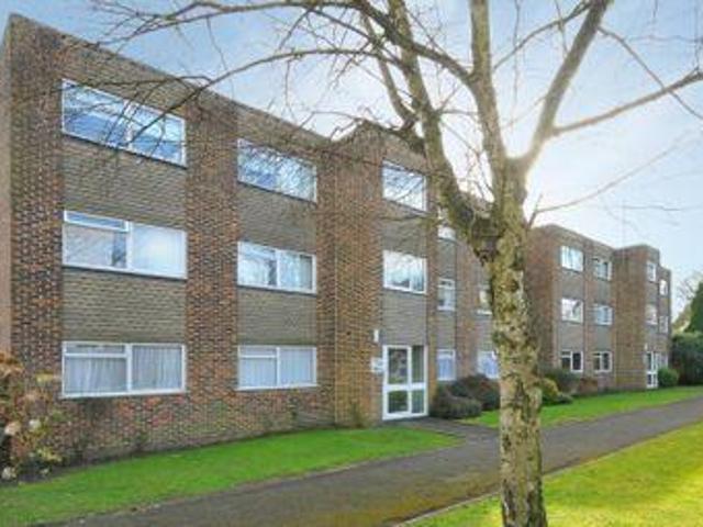 2 Bedrooms Flat for rent in Gateway Close, Northwood HA6