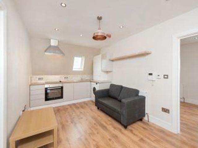 2 Bedrooms Flat for rent in Gatton Road, London SW17
