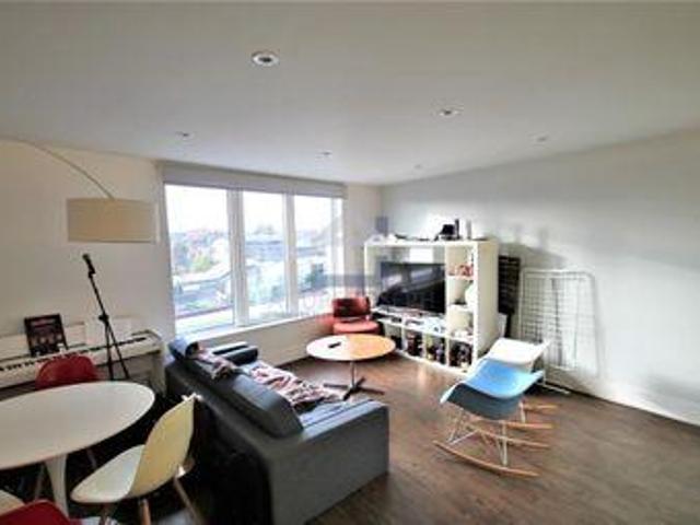 2 Bedrooms Flat for rent in Gauden Road, Clapham North, London SW4