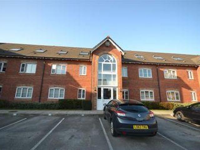 2 Bedrooms Flat for rent in Gadfield Court, Atherton, Manchester M46