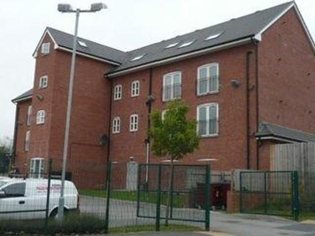 2 Bedrooms Flat for rent in Gadfield Grove, Atherton M46
