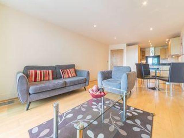 2 Bedrooms Flat for rent in Galleon House, St George Wharf, London SW8