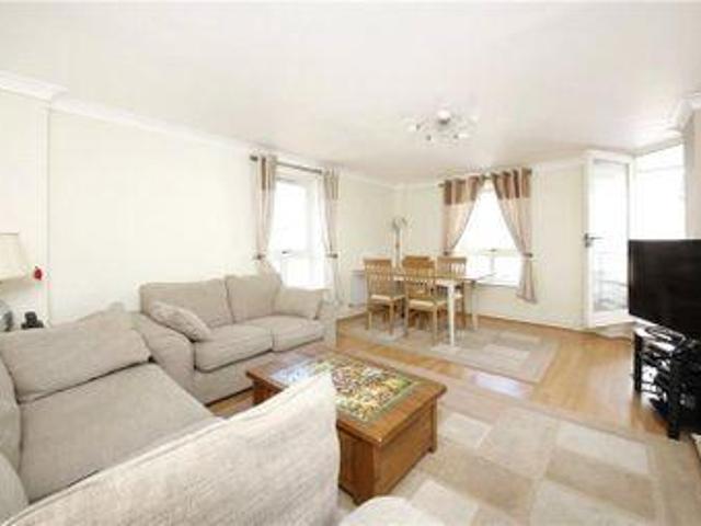 2 Bedrooms Flat for rent in Galleons View, Stewart Street, Canary Wharf, London E14