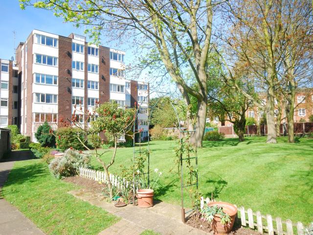 2 Bedrooms Flat for Rent in Galsworthy Road | Foxtons