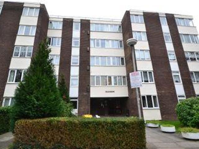 2 Bedrooms Flat for rent in Galsworthy Road, Surrey KT2