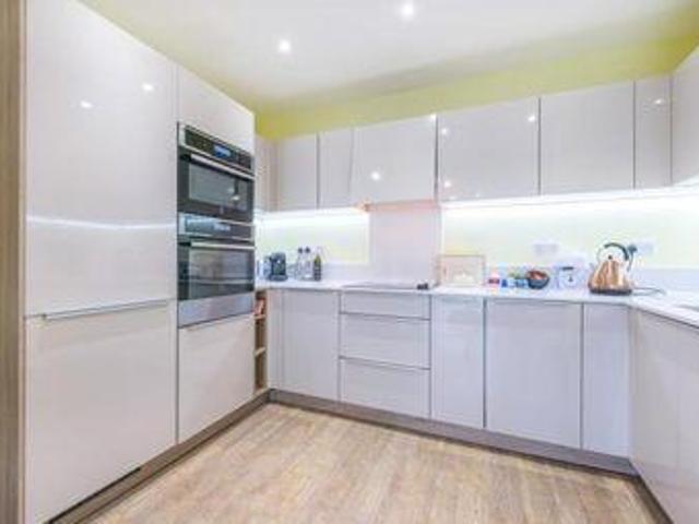 2 Bedrooms Flat for rent in Garda House, 5 Cable Walk SE10