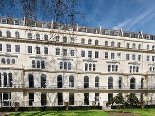 2 Bedrooms Flat for rent in Garden House, Kensington Gardens Square W2