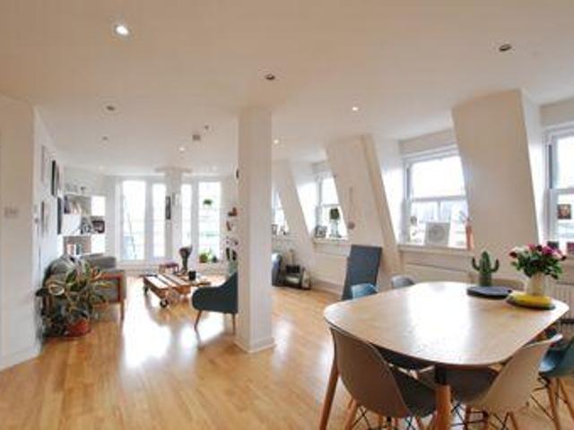 2 Bedrooms Flat for rent in Garden Walk, London EC2A