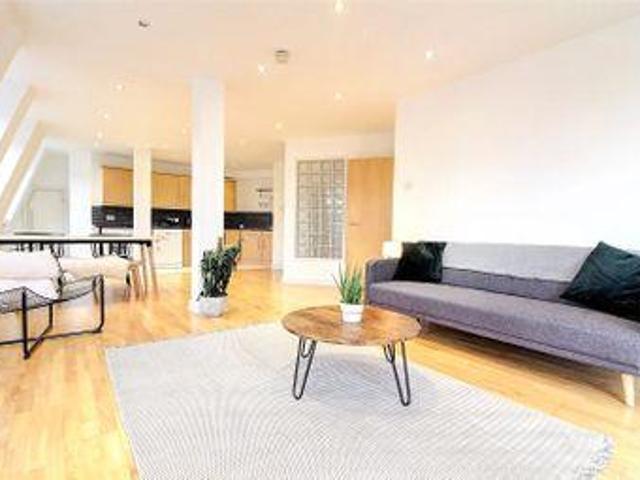 2 Bedrooms Flat for rent in Garden Walk, Shoreditch, London EC2A