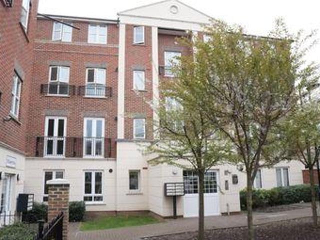 2 Bedrooms Flat for rent in Gareth Drive, London N9